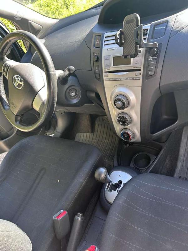 Blue Toyota Yaris 2006 in Druskininkai, with an engine capacity of 1.30 L and mileage of 170 thousand km for 3000 €, photo 9 on AUTOMOTO.COM.LV