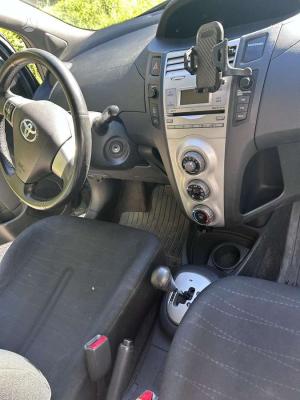 Zils Toyota Yaris 2006 Druskininkai, ar dzinēja tilpumu 1.30 L un nobraukumu 170 tūkst. km par 3000 €, foto 10 vietnē AUTOMOTO.COM.LV