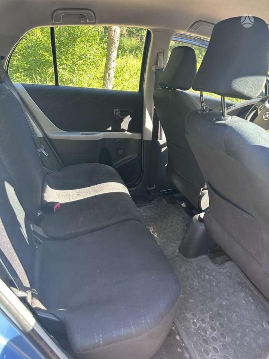 Zils Toyota Yaris 2006 Druskininkai, ar dzinēja tilpumu 1.30 L un nobraukumu 170 tūkst. km par 3000 €, foto 12 vietnē AUTOMOTO.COM.LV