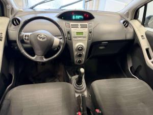 Blue Toyota Yaris 2006 in Haapsalu, with an engine capacity of 1.00 L and mileage of 275 thousand km for 1490 €, photo 8 on AUTOMOTO.COM.LV