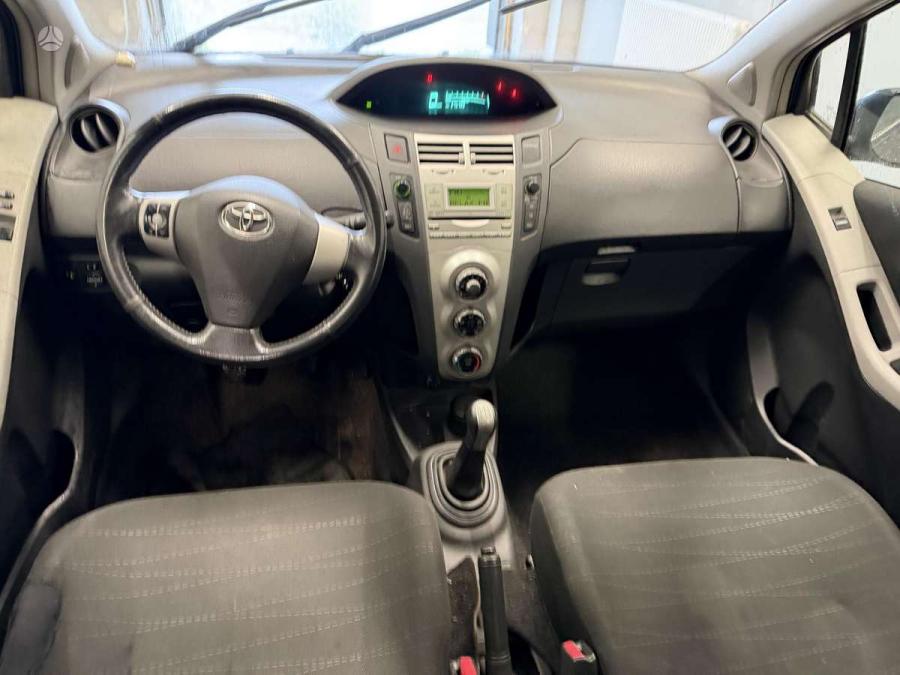 Blue Toyota Yaris 2006 in Haapsalu, with an engine capacity of 1.00 L and mileage of 275 thousand km for 1490 €, photo 8 on AUTOMOTO.COM.LV
