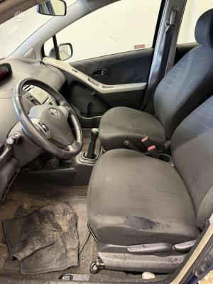 Blue Toyota Yaris 2006 in Haapsalu, with an engine capacity of 1.00 L and mileage of 275 thousand km for 1490 €, photo 10 on AUTOMOTO.COM.LV