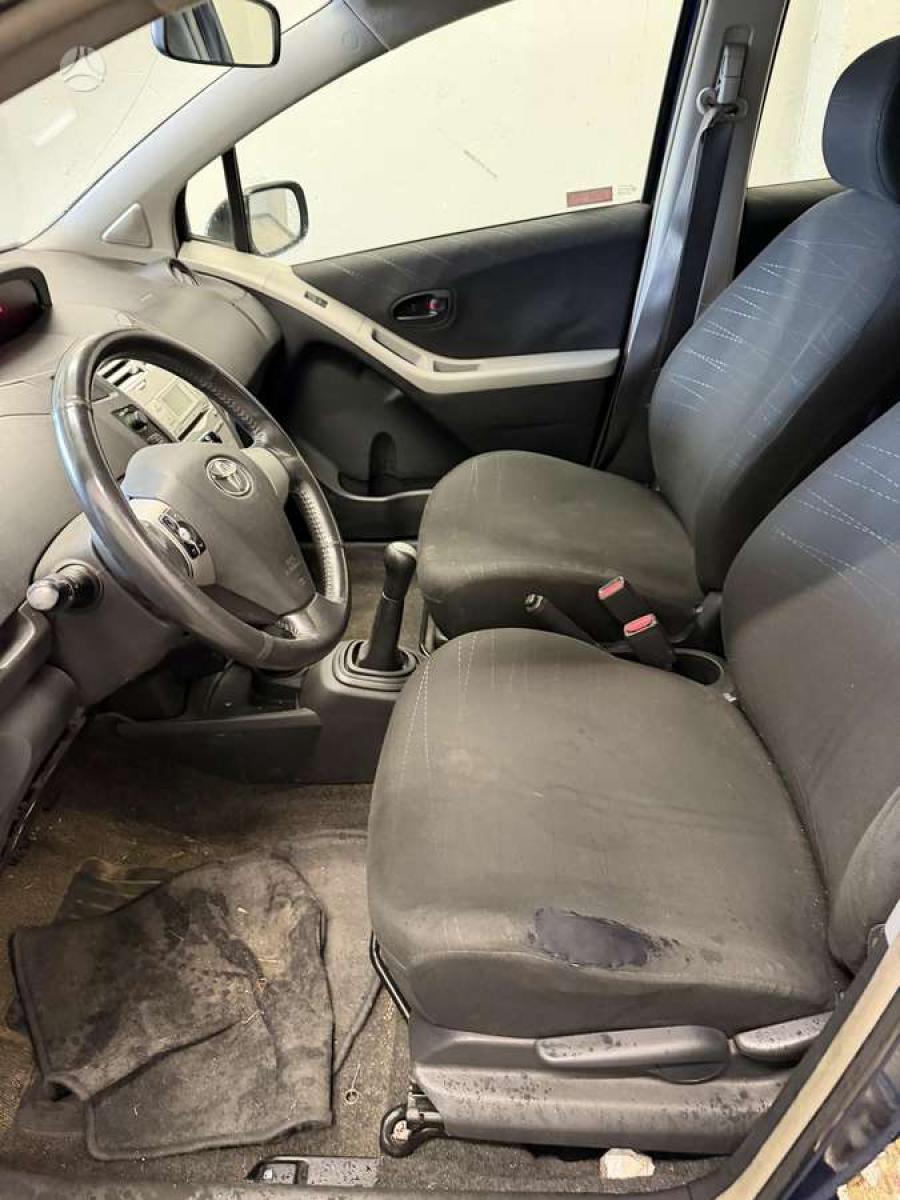Blue Toyota Yaris 2006 in Haapsalu, with an engine capacity of 1.00 L and mileage of 275 thousand km for 1490 €, photo 10 on AUTOMOTO.COM.LV