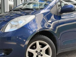Blue Toyota Yaris 2006 in Vilnius, with an engine capacity of 1.40 L and mileage of 255 thousand km for 1990 €, photo 3 on AUTOMOTO.COM.LV
