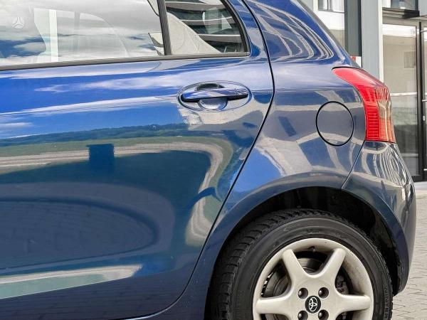 Zils Toyota Yaris 2006 Viļņa, ar dzinēja tilpumu 1.40 L un nobraukumu 255 tūkst. km par 1990 €, foto 4 vietnē AUTOMOTO.COM.LV