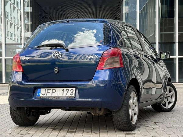 Zils Toyota Yaris 2006 Viļņa, ar dzinēja tilpumu 1.40 L un nobraukumu 255 tūkst. km par 1990 €, foto 5 vietnē AUTOMOTO.COM.LV