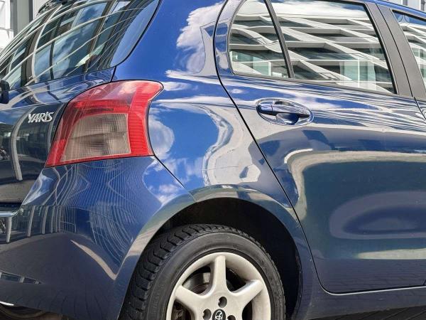 Zils Toyota Yaris 2006 Viļņa, ar dzinēja tilpumu 1.40 L un nobraukumu 255 tūkst. km par 1990 €, foto 6 vietnē AUTOMOTO.COM.LV