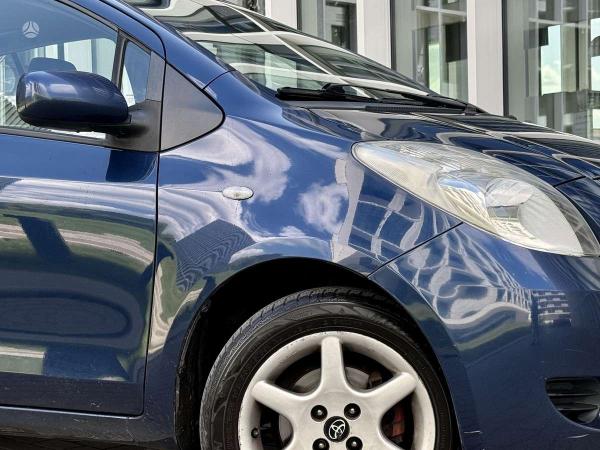 Zils Toyota Yaris 2006 Viļņa, ar dzinēja tilpumu 1.40 L un nobraukumu 255 tūkst. km par 1990 €, foto 8 vietnē AUTOMOTO.COM.LV