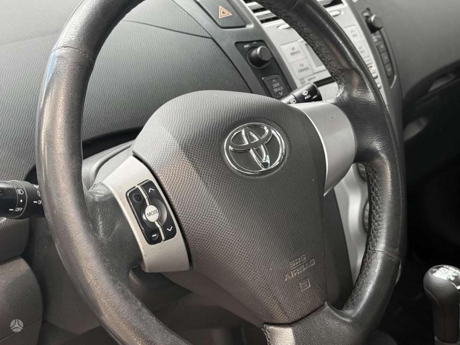 Blue Toyota Yaris 2006 in Vilnius, with an engine capacity of 1.40 L and mileage of 255 thousand km for 1990 €, photo 12 on AUTOMOTO.COM.LV