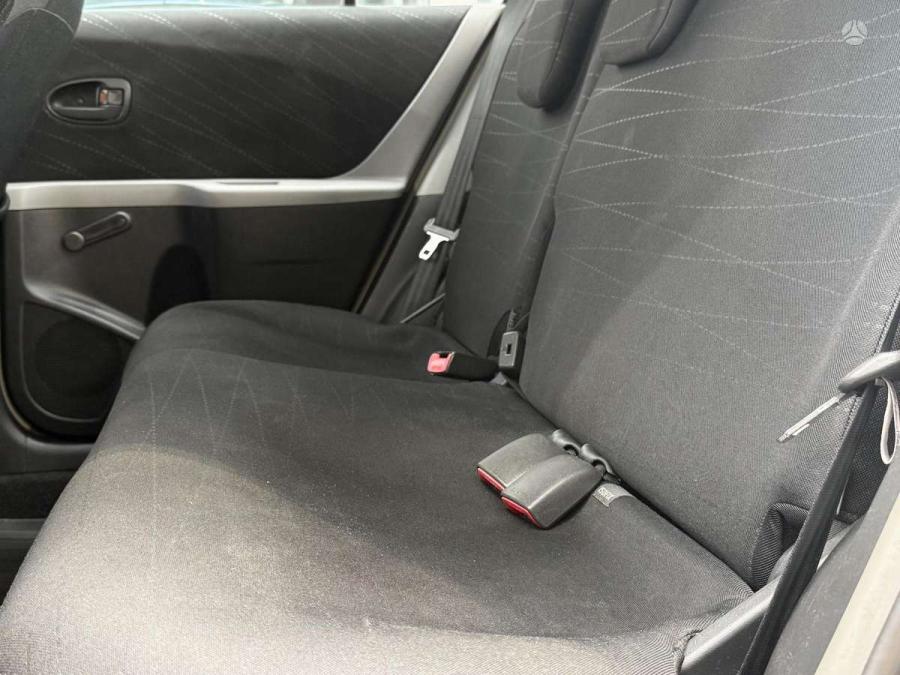 Blue Toyota Yaris 2006 in Vilnius, with an engine capacity of 1.40 L and mileage of 255 thousand km for 1990 €, photo 19 on AUTOMOTO.COM.LV