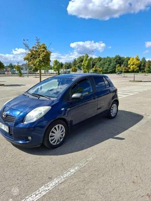Blue Toyota Yaris 2006 in Panevezys, with an engine capacity of 1.36 L and mileage of 237 thousand km for 1900 €, photo  on AUTOMOTO.COM.LV