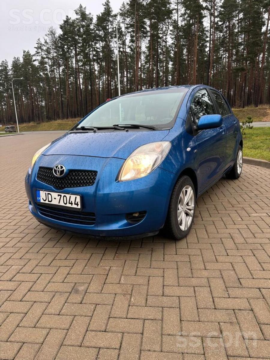Zils Toyota Yaris 2007 Rīga, ar dzinēja tilpumu 1.40 L un nobraukumu 208 tūkst. km par 2600 €, foto 2 vietnē AUTOMOTO.COM.LV