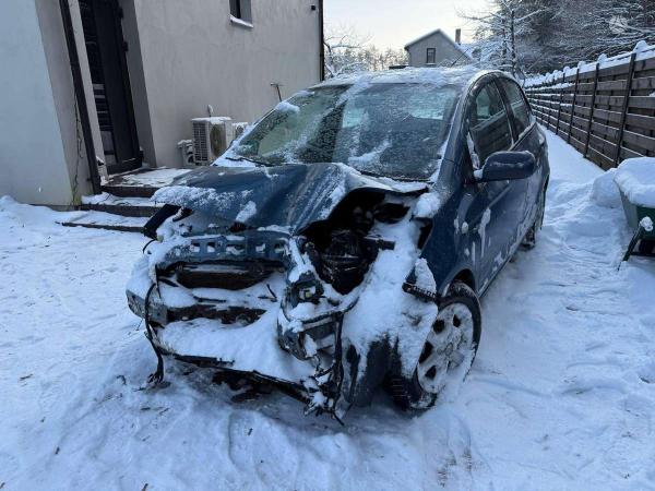 Blue Toyota Yaris 2007 in Vilnius, with an engine capacity of 1.40 L and mileage of 250 thousand km for 550 €, photo 1 on AUTOMOTO.COM.LV