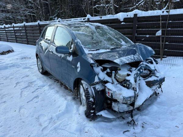 Blue Toyota Yaris 2007 in Vilnius, with an engine capacity of 1.40 L and mileage of 250 thousand km for 550 €, photo 4 on AUTOMOTO.COM.LV