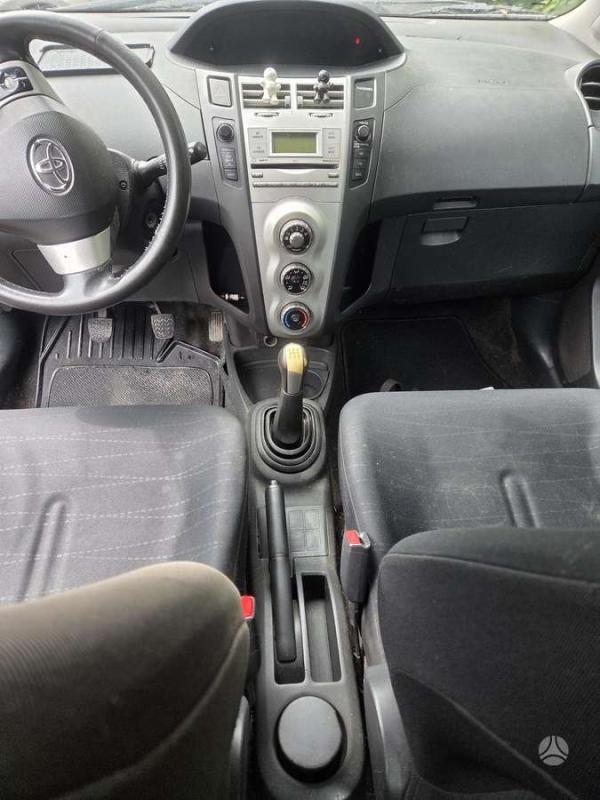 Zils Toyota Yaris 2007 Ukmergė, ar dzinēja tilpumu 1.36 L un nobraukumu 269 tūkst. km par 999 €, foto 2 vietnē AUTOMOTO.COM.LV