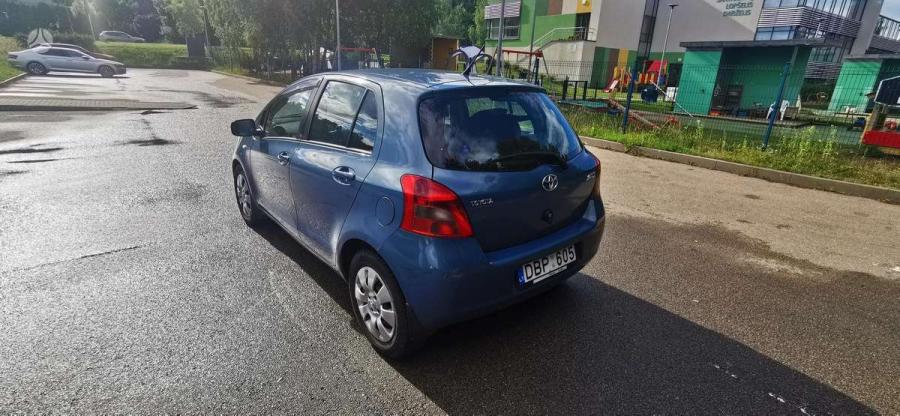 Zils Toyota Yaris 2007 Viļņa, ar dzinēja tilpumu 1.30 L un nobraukumu 116 tūkst. km par 2599 €, foto 3 vietnē AUTOMOTO.COM.LV