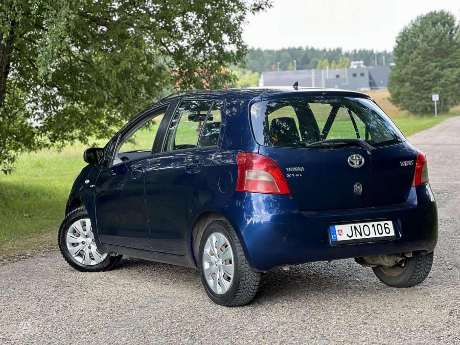 Zils Toyota Yaris 2007 Viļņa, ar dzinēja tilpumu 1.39 L un nobraukumu 212 tūkst. km par 2250 €, foto 5 vietnē AUTOMOTO.COM.LV