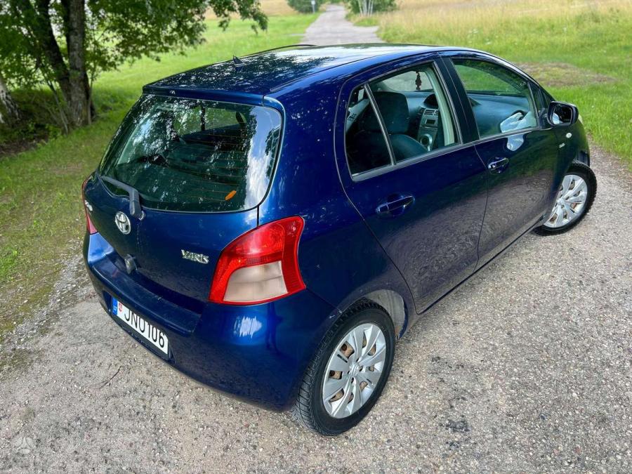 Zils Toyota Yaris 2007 Viļņa, ar dzinēja tilpumu 1.39 L un nobraukumu 212 tūkst. km par 2250 €, foto 7 vietnē AUTOMOTO.COM.LV