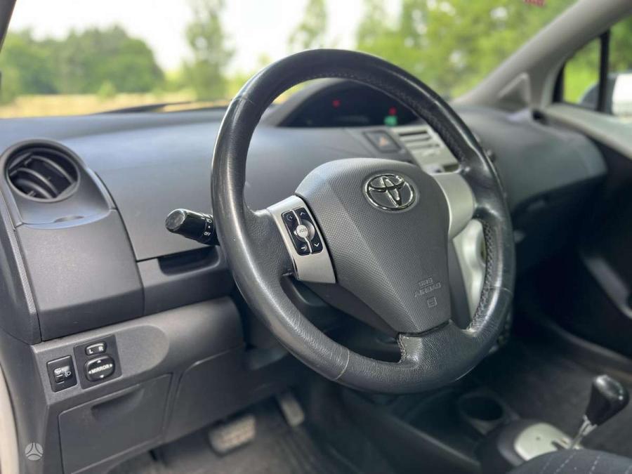 Zils Toyota Yaris 2007 Viļņa, ar dzinēja tilpumu 1.39 L un nobraukumu 212 tūkst. km par 2250 €, foto 19 vietnē AUTOMOTO.COM.LV