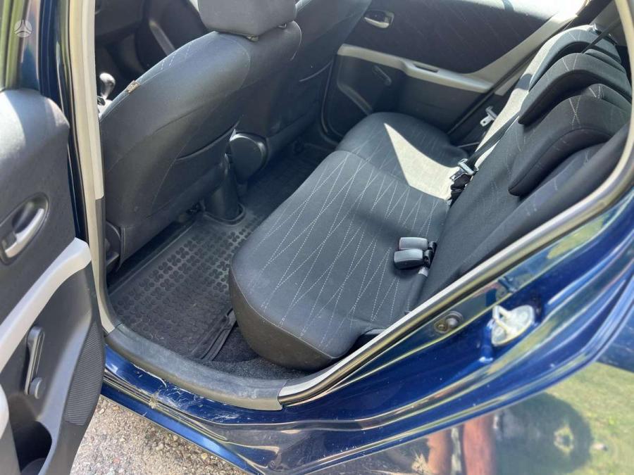 Zils Toyota Yaris 2007 Viļņa, ar dzinēja tilpumu 1.39 L un nobraukumu 212 tūkst. km par 2250 €, foto 21 vietnē AUTOMOTO.COM.LV