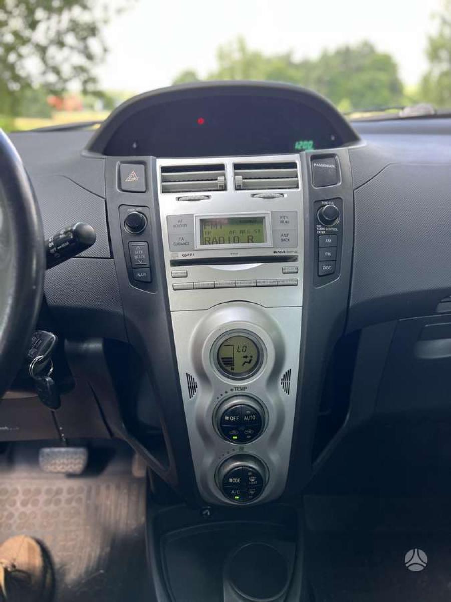 Zils Toyota Yaris 2007 Viļņa, ar dzinēja tilpumu 1.39 L un nobraukumu 212 tūkst. km par 2250 €, foto 22 vietnē AUTOMOTO.COM.LV