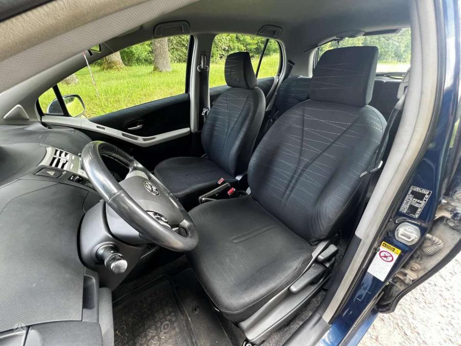 Zils Toyota Yaris 2007 Viļņa, ar dzinēja tilpumu 1.39 L un nobraukumu 212 tūkst. km par 2250 €, foto 23 vietnē AUTOMOTO.COM.LV