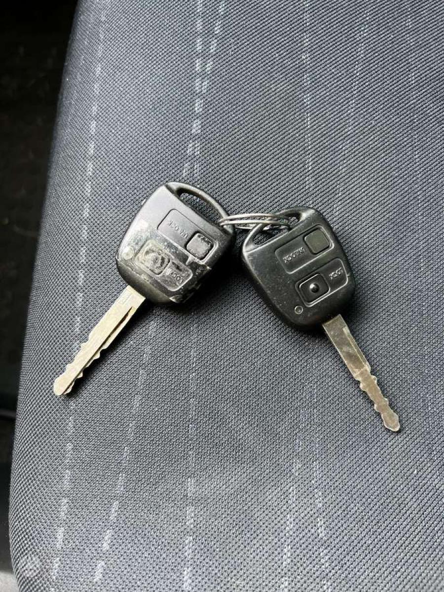 Zils Toyota Yaris 2007 Viļņa, ar dzinēja tilpumu 1.39 L un nobraukumu 212 tūkst. km par 2250 €, foto 27 vietnē AUTOMOTO.COM.LV