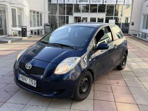 Zils Toyota Yaris 2007 Viļņa, ar dzinēja tilpumu 1.40 L un nobraukumu 250 tūkst. km par 689 €, foto  vietnē AUTOMOTO.COM.LV
