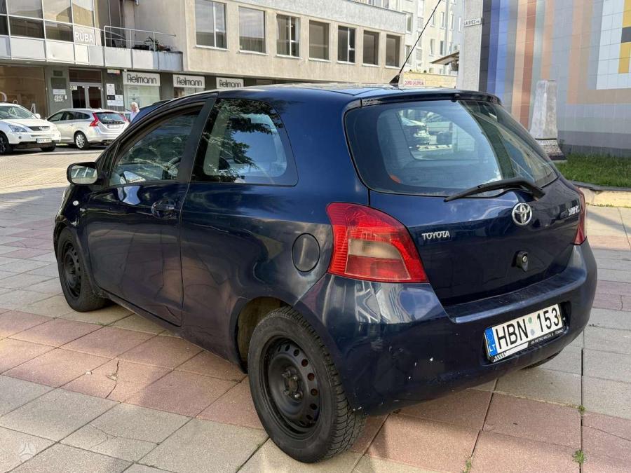 Zils Toyota Yaris 2007 Viļņa, ar dzinēja tilpumu 1.40 L un nobraukumu 250 tūkst. km par 689 €, foto 5 vietnē AUTOMOTO.COM.LV