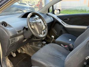 Zils Toyota Yaris 2007 Viļņa, ar dzinēja tilpumu 1.40 L un nobraukumu 250 tūkst. km par 689 €, foto 6 vietnē AUTOMOTO.COM.LV