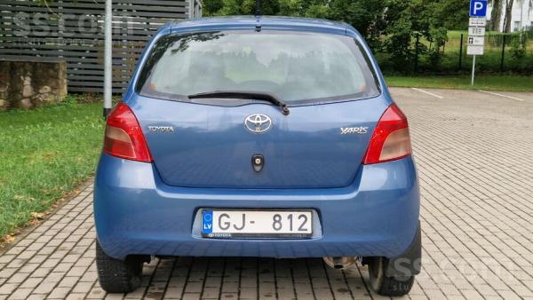 Zils Toyota Yaris 2007 Rīga, ar dzinēja tilpumu 1.30 L un nobraukumu 0 tūkst. km par 2590 €, foto 4 vietnē AUTOMOTO.COM.LV