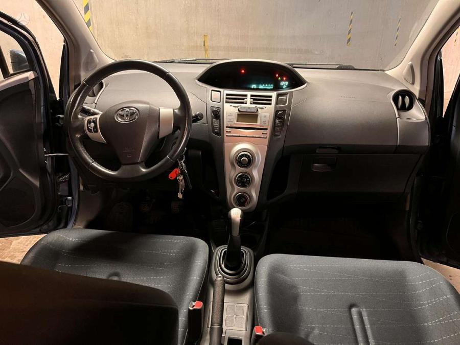 Zils Toyota Yaris 2008 Klaipėda, ar dzinēja tilpumu 1.40 L un nobraukumu 207 tūkst. km par 2300 €, foto 7 vietnē AUTOMOTO.COM.LV