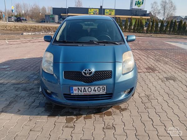 Zils Toyota Yaris 2008 Viļņa, ar dzinēja tilpumu 1.40 L un nobraukumu 275 tūkst. km par 2150 €, foto 1 vietnē AUTOMOTO.COM.LV