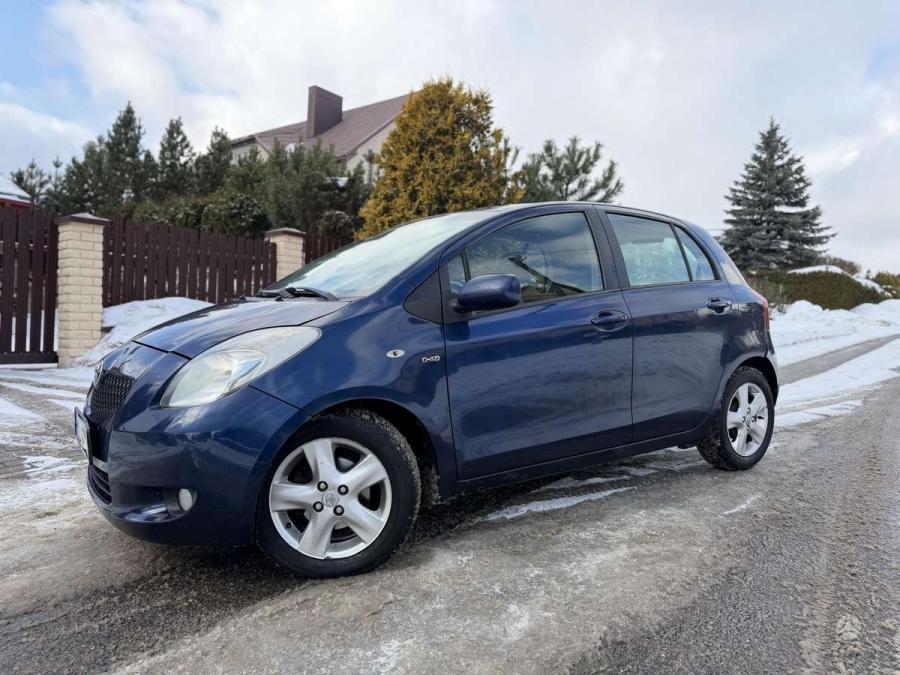 Blue Toyota Yaris 2009 in Vilnius, with an engine capacity of 1.40 L and mileage of 250 thousand km for 2950 €, photo 1 on AUTOMOTO.COM.LV