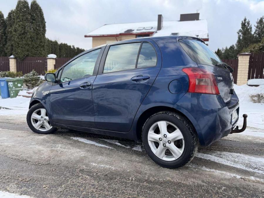 Blue Toyota Yaris 2009 in Vilnius, with an engine capacity of 1.40 L and mileage of 250 thousand km for 2950 €, photo 4 on AUTOMOTO.COM.LV