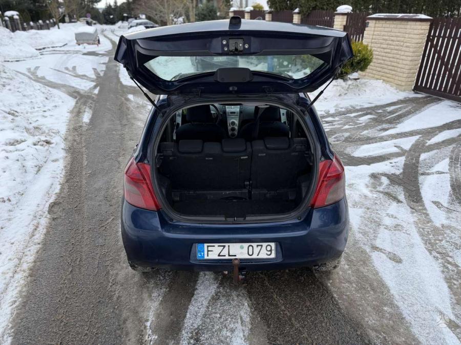Blue Toyota Yaris 2009 in Vilnius, with an engine capacity of 1.40 L and mileage of 250 thousand km for 2950 €, photo 7 on AUTOMOTO.COM.LV