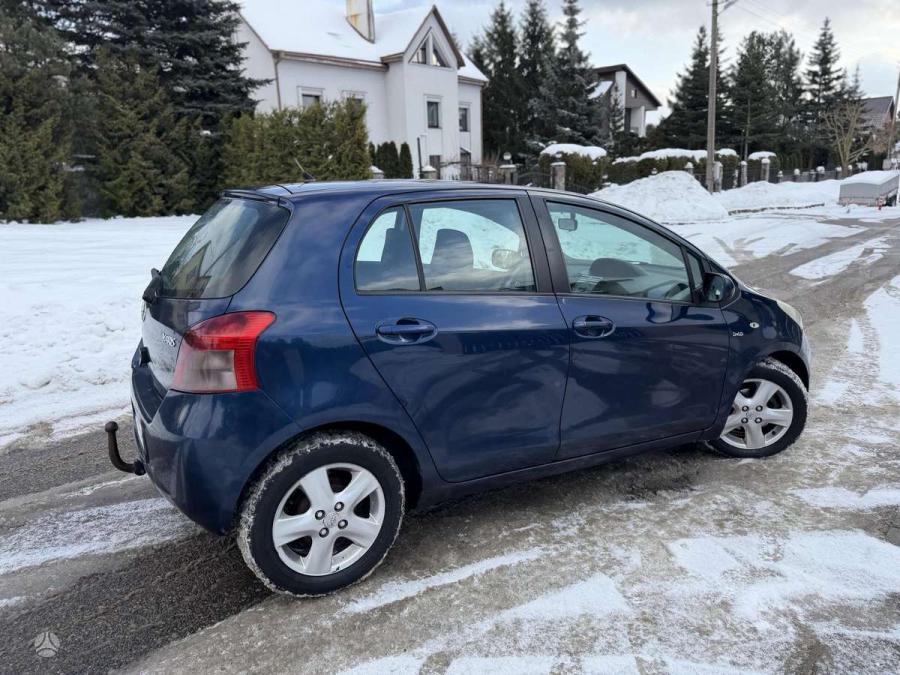 Blue Toyota Yaris 2009 in Vilnius, with an engine capacity of 1.40 L and mileage of 250 thousand km for 2950 €, photo 9 on AUTOMOTO.COM.LV