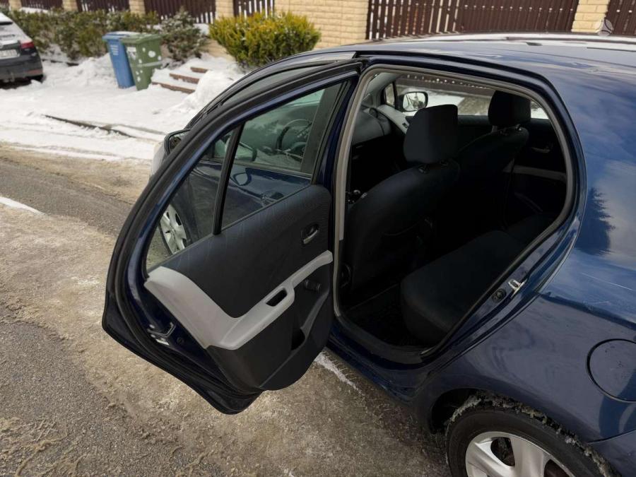 Blue Toyota Yaris 2009 in Vilnius, with an engine capacity of 1.40 L and mileage of 250 thousand km for 2950 €, photo 19 on AUTOMOTO.COM.LV