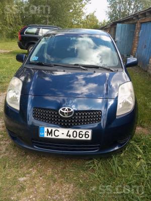 Zils Toyota Yaris 2009 Jelgava, ar dzinēja tilpumu 1.40 L un nobraukumu 284 tūkst. km par 2500 €, foto  vietnē AUTOMOTO.COM.LV