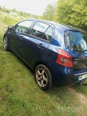 Zils Toyota Yaris 2009 Jelgava, ar dzinēja tilpumu 1.40 L un nobraukumu 284 tūkst. km par 2500 €, foto 3 vietnē AUTOMOTO.COM.LV