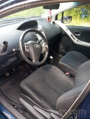 Zils Toyota Yaris 2009 Jelgava, ar dzinēja tilpumu 1.40 L un nobraukumu 284 tūkst. km par 2500 €, foto 5 vietnē AUTOMOTO.COM.LV