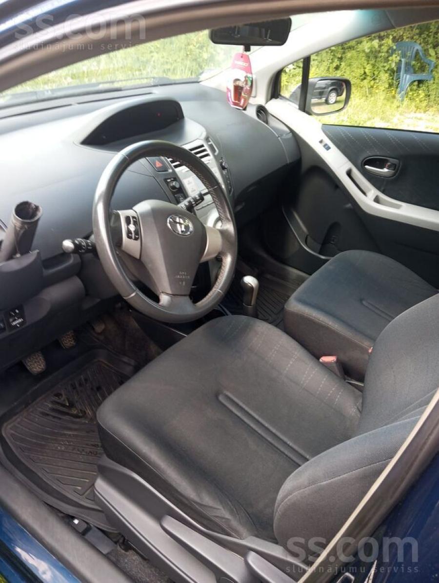 Zils Toyota Yaris 2009 Jelgava, ar dzinēja tilpumu 1.40 L un nobraukumu 284 tūkst. km par 2500 €, foto 5 vietnē AUTOMOTO.COM.LV