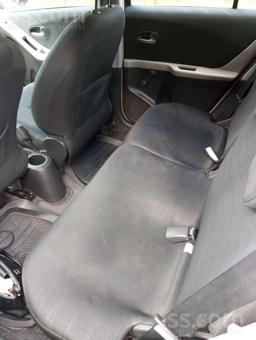 Zils Toyota Yaris 2009 Jelgava, ar dzinēja tilpumu 1.40 L un nobraukumu 284 tūkst. km par 2500 €, foto 6 vietnē AUTOMOTO.COM.LV