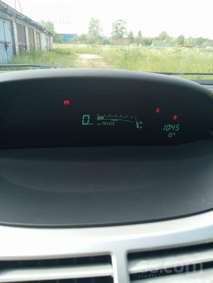 Zils Toyota Yaris 2009 Jelgava, ar dzinēja tilpumu 1.40 L un nobraukumu 284 tūkst. km par 2500 €, foto 8 vietnē AUTOMOTO.COM.LV