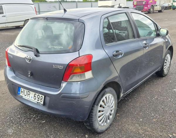 Zils Toyota Yaris 2009 Viļņa, ar dzinēja tilpumu 1.00 L un nobraukumu 264 tūkst. km par 950 €, foto 5 vietnē AUTOMOTO.COM.LV