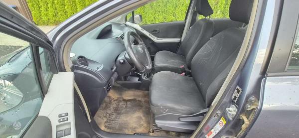 Zils Toyota Yaris 2009 Viļņa, ar dzinēja tilpumu 1.00 L un nobraukumu 264 tūkst. km par 950 €, foto 10 vietnē AUTOMOTO.COM.LV