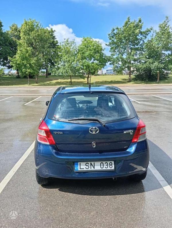 Zils Toyota Yaris 2010 Tauragė, ar dzinēja tilpumu 1.33 L un nobraukumu 147 tūkst. km par 1650 €, foto 5 vietnē AUTOMOTO.COM.LV