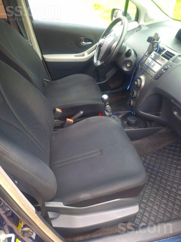 Zils Toyota Yaris 2010 Rīga, ar dzinēja tilpumu 1.40 L un nobraukumu 208 tūkst. km par 3500 €, foto 7 vietnē AUTOMOTO.COM.LV