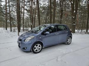 Zils Toyota Yaris 2011 Kauņa, ar dzinēja tilpumu 1.40 L un nobraukumu 191 tūkst. km par 3200 €, foto  vietnē AUTOMOTO.COM.LV