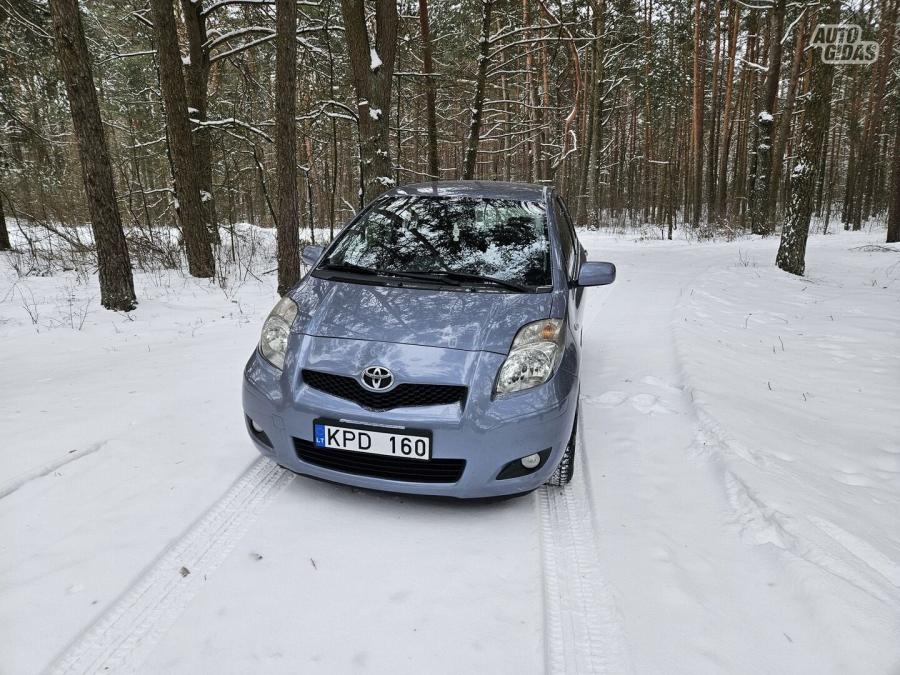 Blue Toyota Yaris 2011 in Kaunas, with an engine capacity of 1.40 L and mileage of 191 thousand km for 3200 €, photo 3 on AUTOMOTO.COM.LV